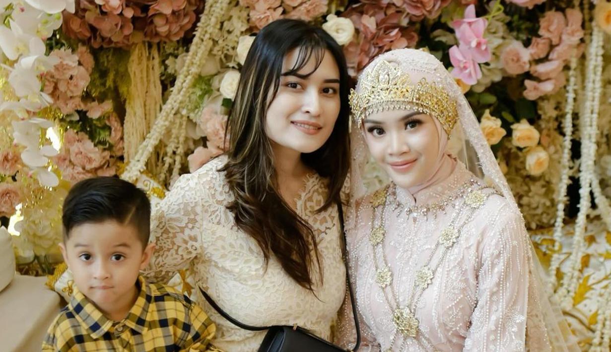 Potret Dea Sahirah Calon Istri Chand Kelvin Jalani Adat Aceh Peusijuek ...