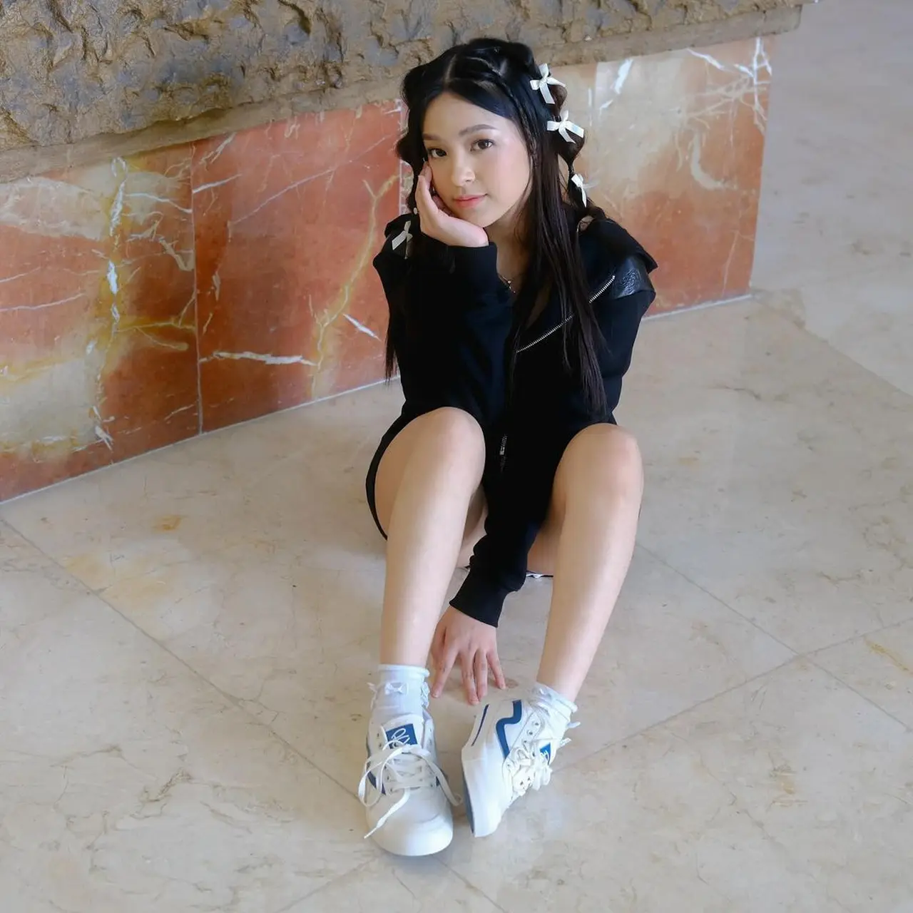 Selalu Tampil Cantik dan Memikat, Pesona Eca Aura dalam Look Korean ...
