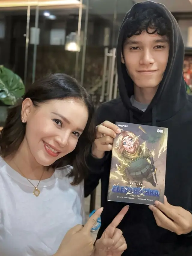 7 Potret Rizky Langit Anak Rossa Rilis Buku Komik, Sang Ayah Ikut ...