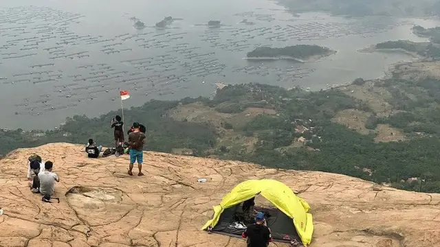 6 Fakta Menarik Gunung Lembu di Purwakarta dengan Pemandangan Waduk ...