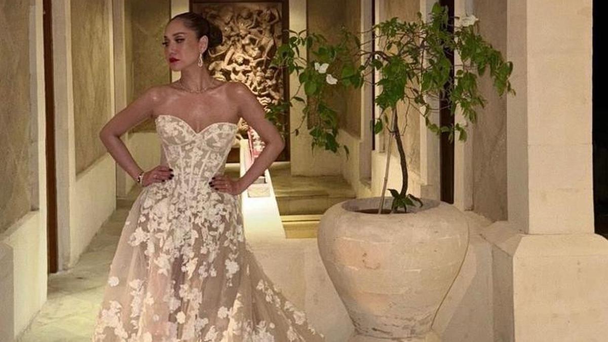 6 Potret Gaun Romantis Penuh Bunga BCL di Malam Resepsi Pernikahan ...