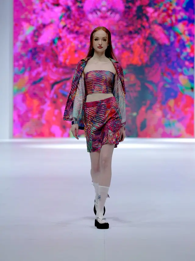 Transisi Segar Persembahan K.A.L.A Studio x Isha Hening di Runway JFW ...