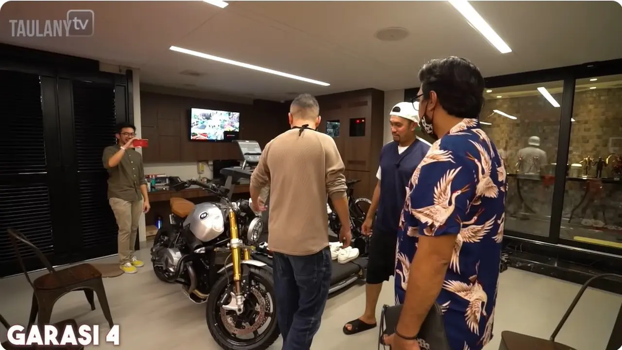 9 Potret Rumah Ahmad Sahroni, Anggota DPR RI yang Dijuluki Crazy Rich Tanjung Priok - ShowBiz ...