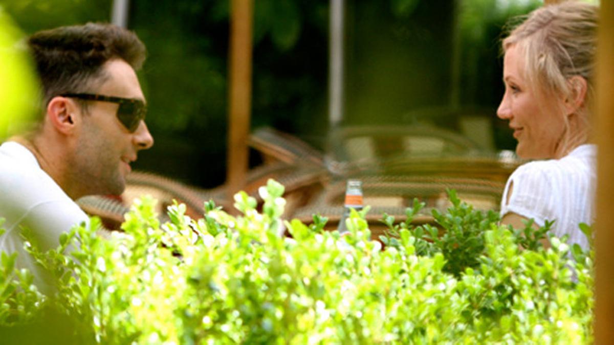 Surprising Adam Levine’s EX Girlfriend...And More! - Photo Fimela.com