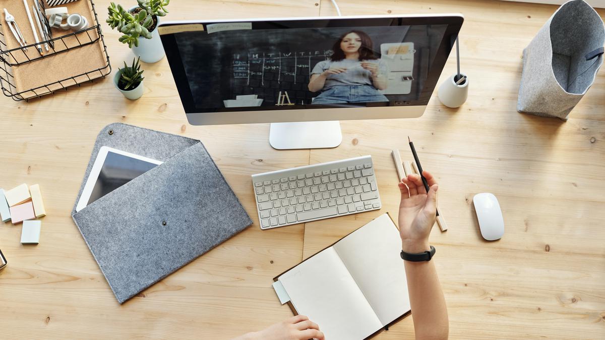 Pengertian Webinar, Jenis-Jenis, Fungsi, dan Manfaatnya