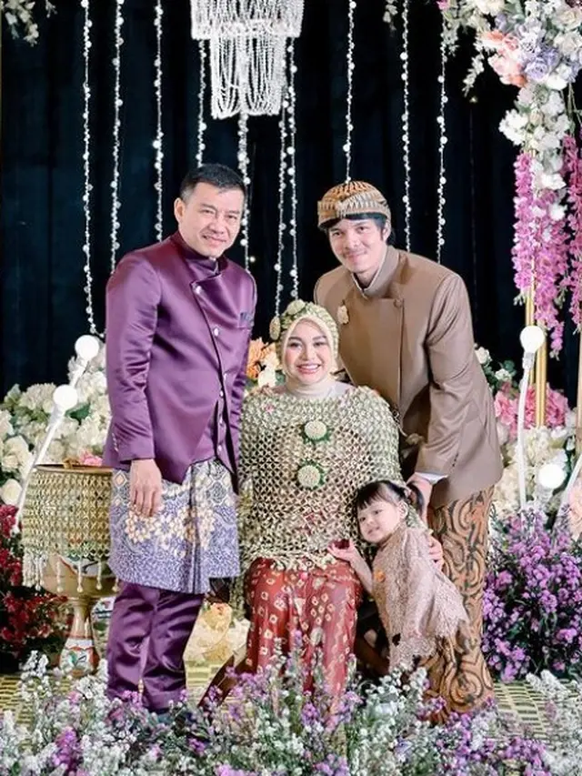 Potret Adu Gaya Keluarga Hermansyah dan Lemos di Acara Mitoni Aurel Hermansyah - Entertainment ...