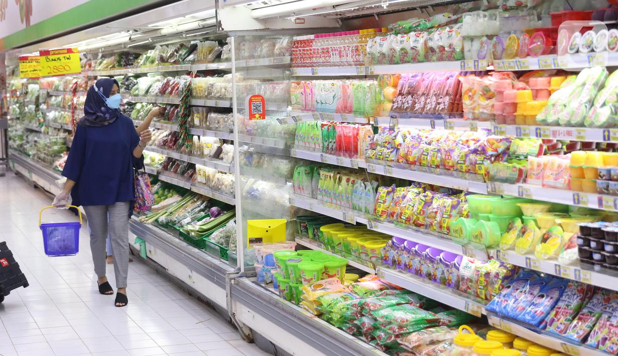 FOTO: Pasar Swalayan Tetap Beroperasi saat PPKM Darurat - Foto Liputan6.com