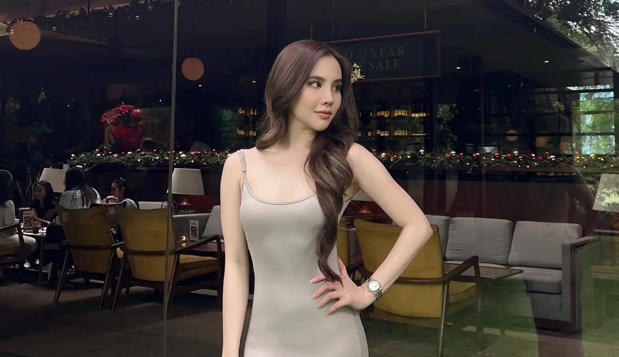 Tampil Langsing, Ini Potret Agatha Chelsea Pakai Dress yang Banjir ...