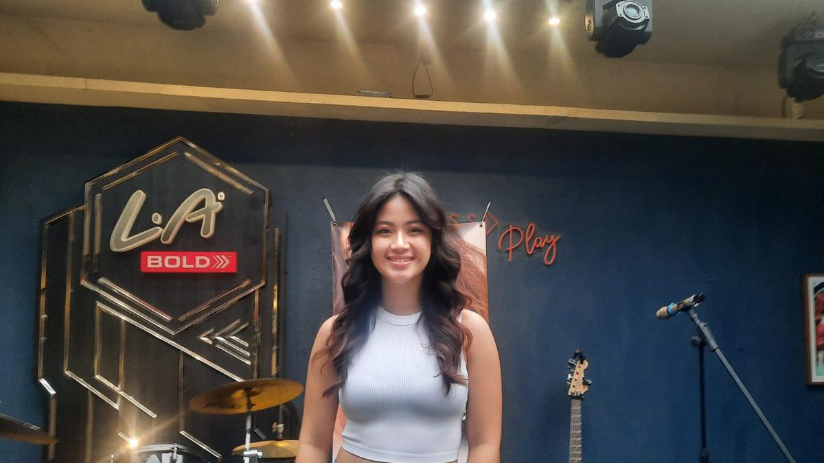 Elisa Jacquline, Dari Desainer Fashion Menjadi Penyanyi yang ...