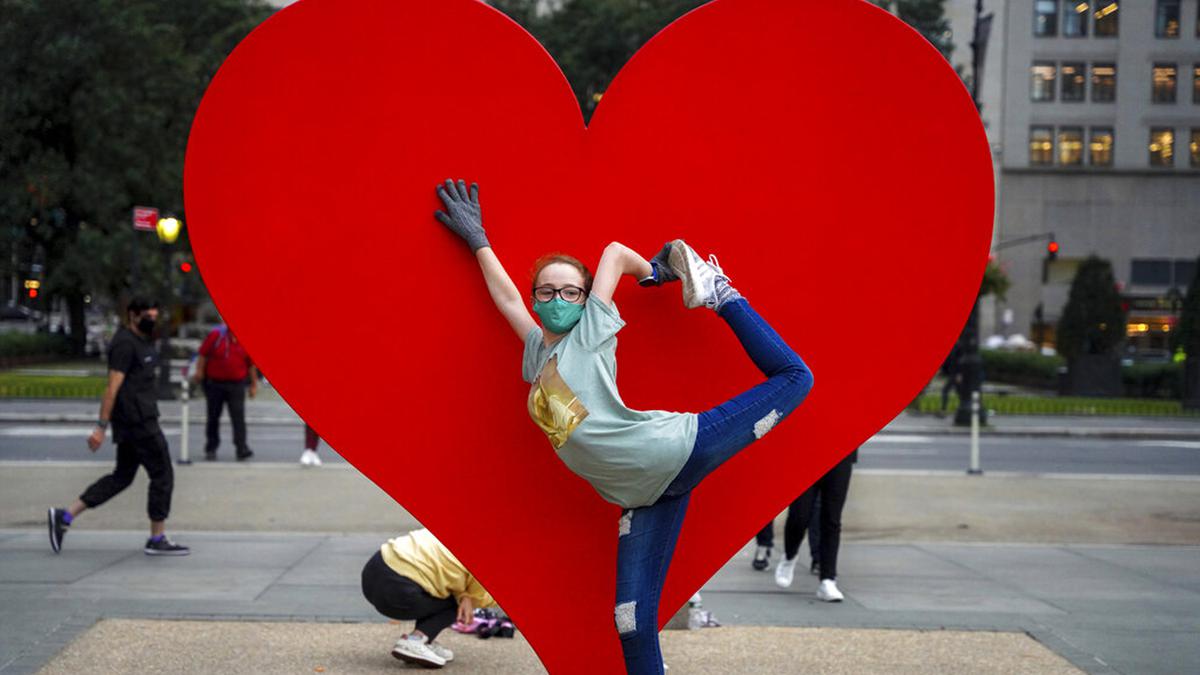 FOTO: The Hero Monument, Harapan dan Cinta untuk Petugas Kesehatan di ...
