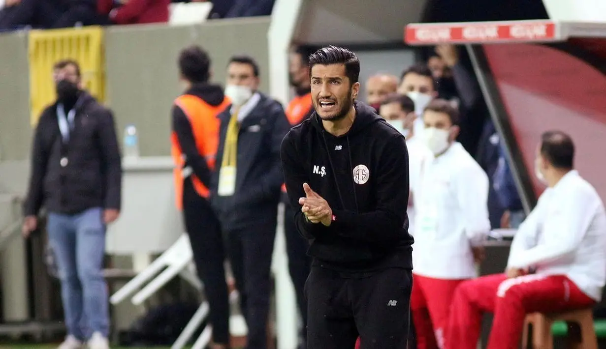 Borussia Dortmund Resmi Tunjuk Nuri Sahin Sebagai Pelatih Baru - Foto ...