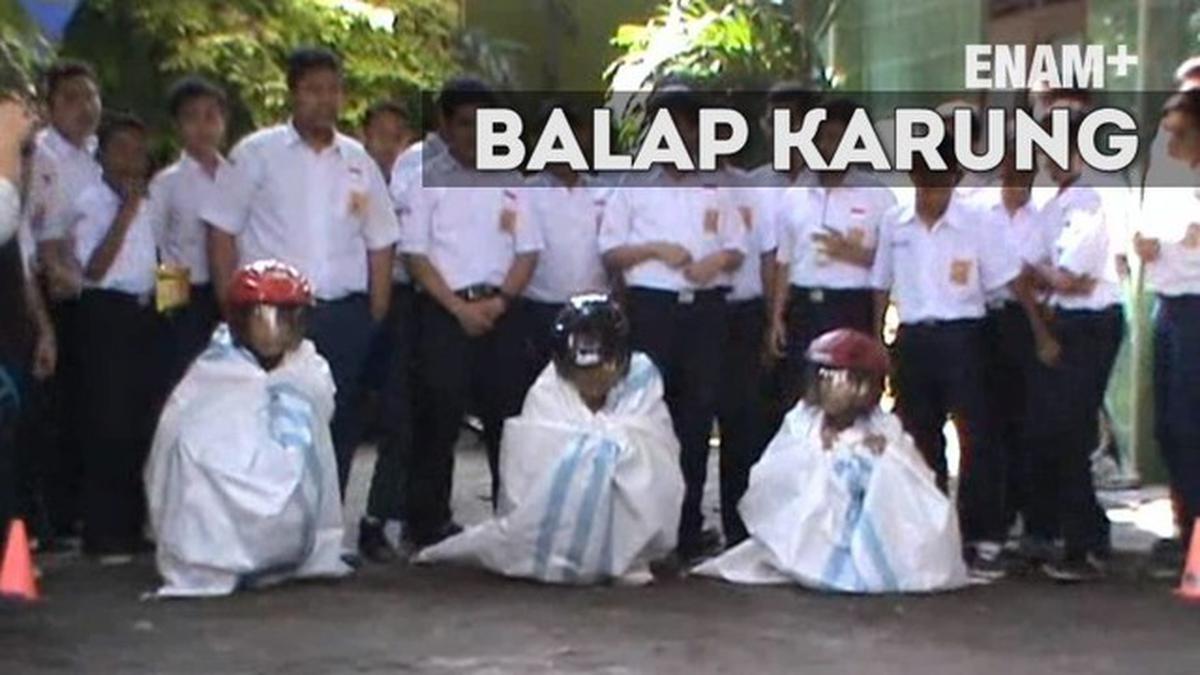 ENAM PLUS: Lomba Balap Karung Unik Peserta Mengenakan Helm - Video Liputan6.com