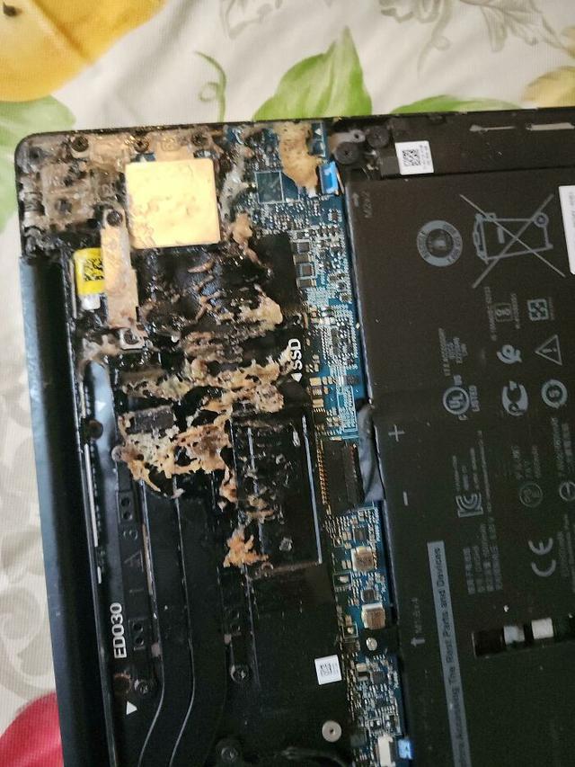 6 Potret Laptop Rusak Parah Akibat Lalai Ini Bikin Geleng Kepala ...