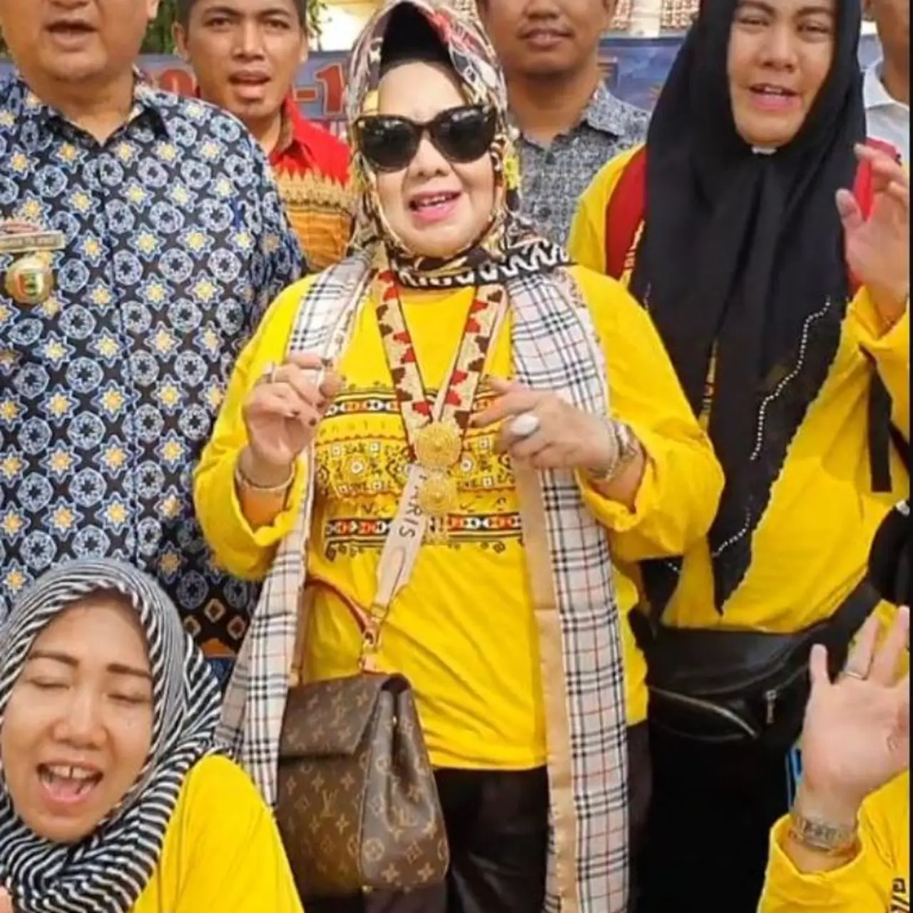 Tiktoker Ungkap Cara Menghitung Ketinggian Hijab Kadinkes Lampung Reihana - Lifestyle Liputan6.com