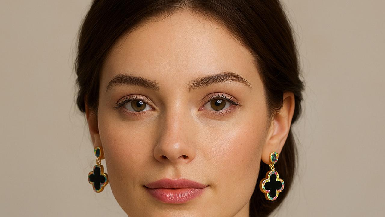 Satu Set Emas Bunga Hitam Clover 2025 yang Memikat, Solusi untuk ...