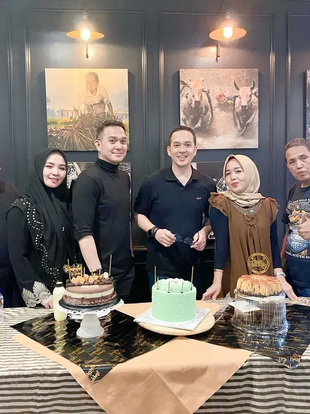 Punya Face ID Sama, Ini 6 Potret Aktor Kembar Fadli dan Fadlan yang Selalu Kompak - Hot Liputan6.com