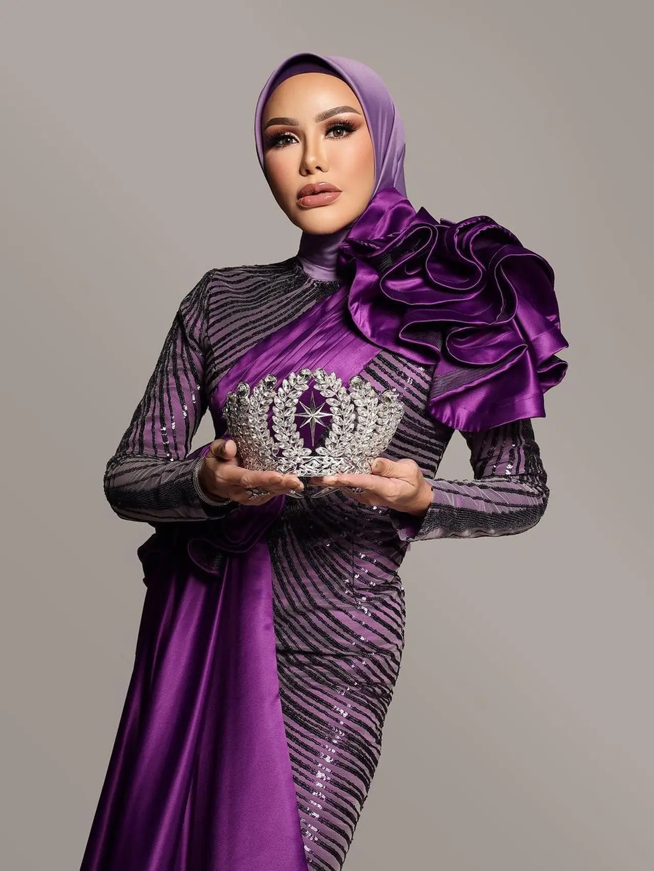 Rizky Ananda Musa Umumkan Mahkota Miss Universe Indonesia Jabar, Bentuk ...