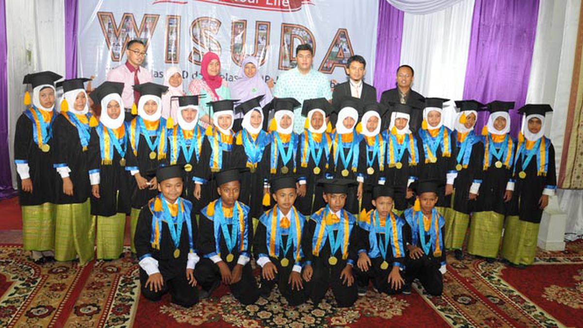 4 Respons Kemendikbudristek Usai Viral Wisuda Sekolah Diprotes Karena ...