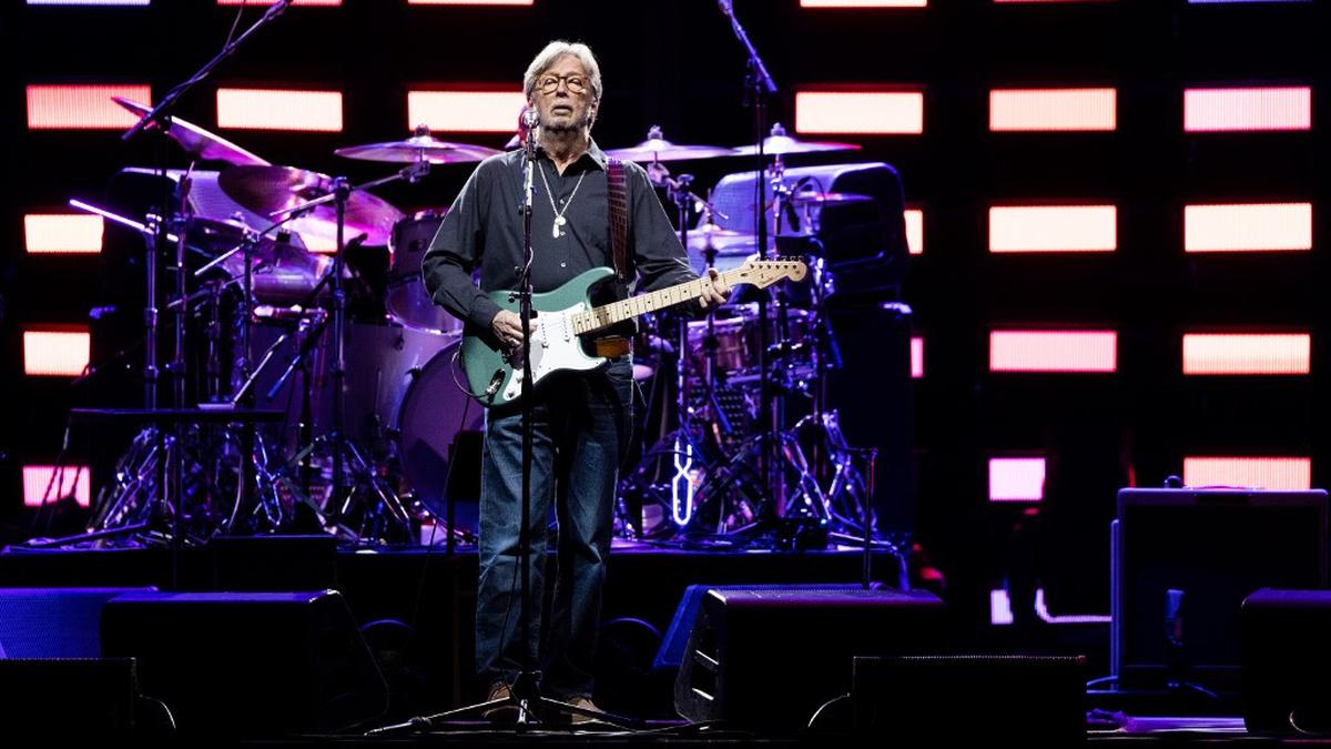 Lirik Lagu Wonderful Tonight - Eric Clapton