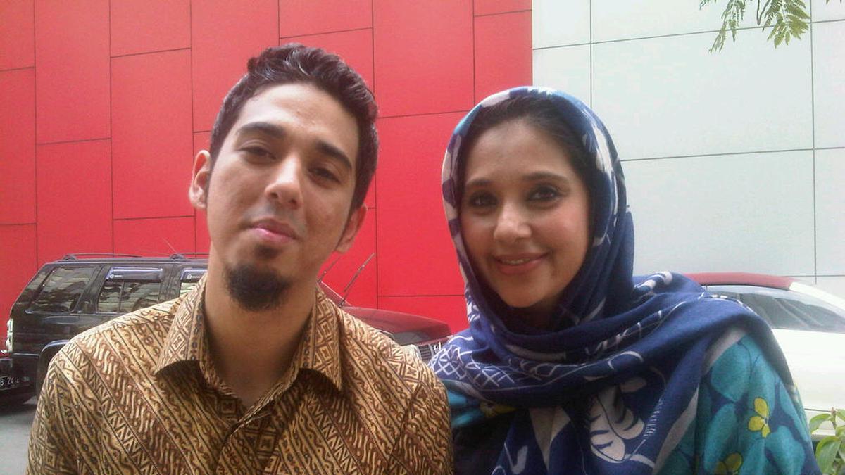 Axel Djody Putra Ayu Azhari Dipukul Pria Tak Dikenal, Tangan Luka ...