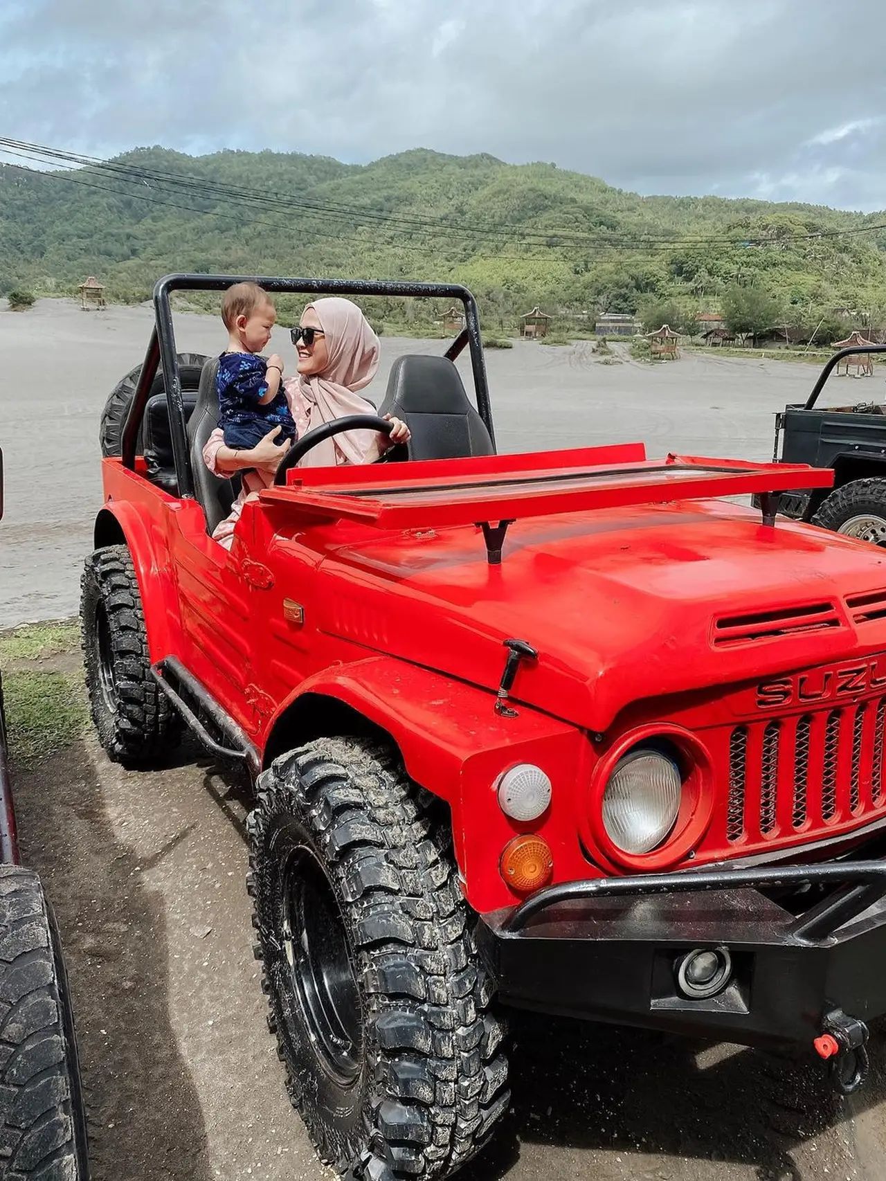 6 Potret Henny Rahman Saat Asuh Baby Zayn, Jadi Mama Milenial - Hot ...