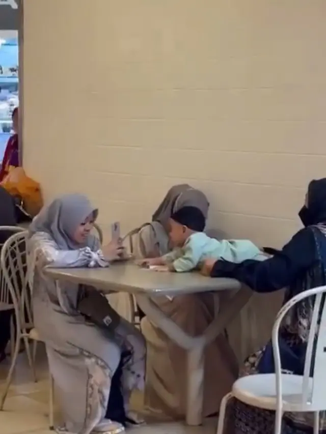 6 Potret Terbaru Lesti Kejora Tersenyum Saat Umrah, Ramah Ketemu Fans ...