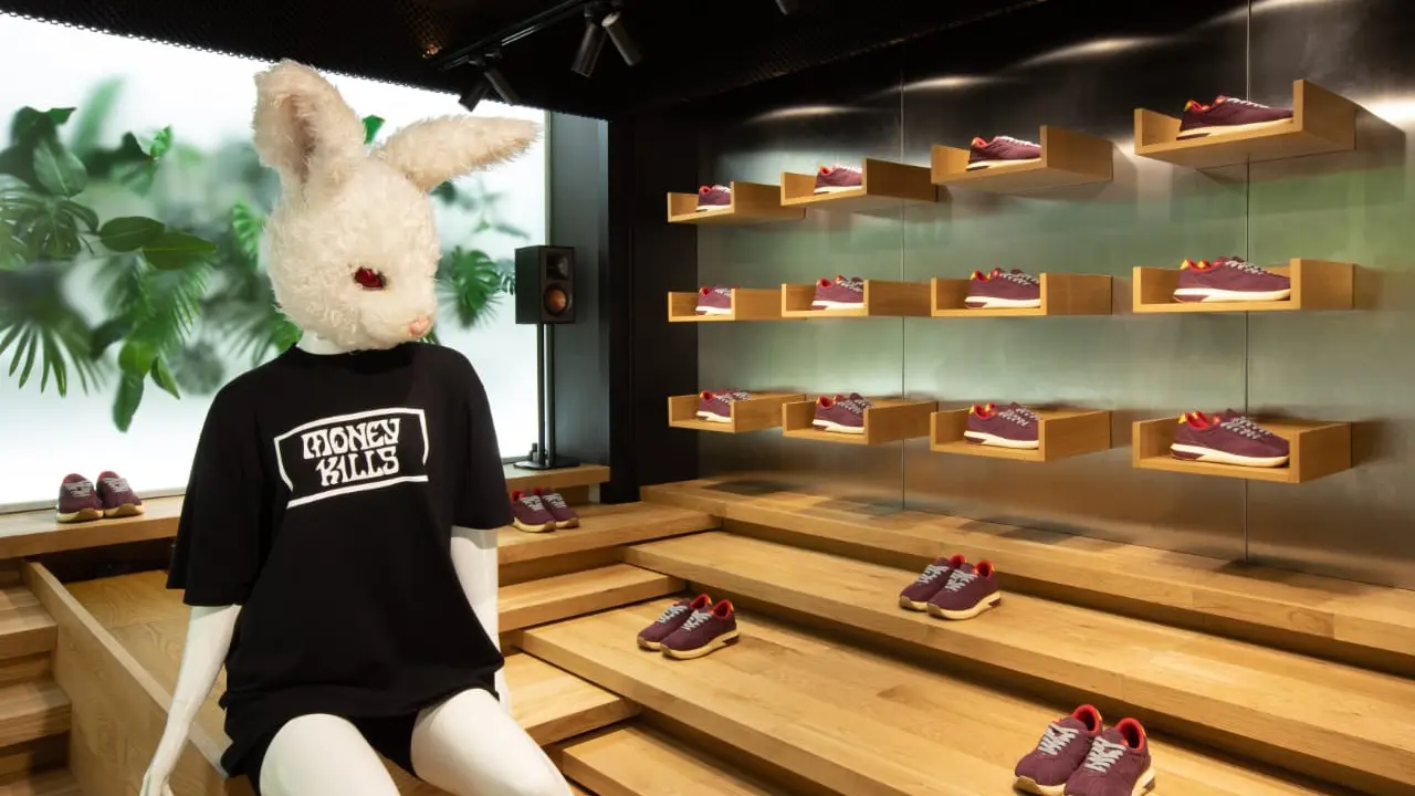 Influencer Aji Handoko Sajikan Koleksi Eksklusif Sneakers Warna ...