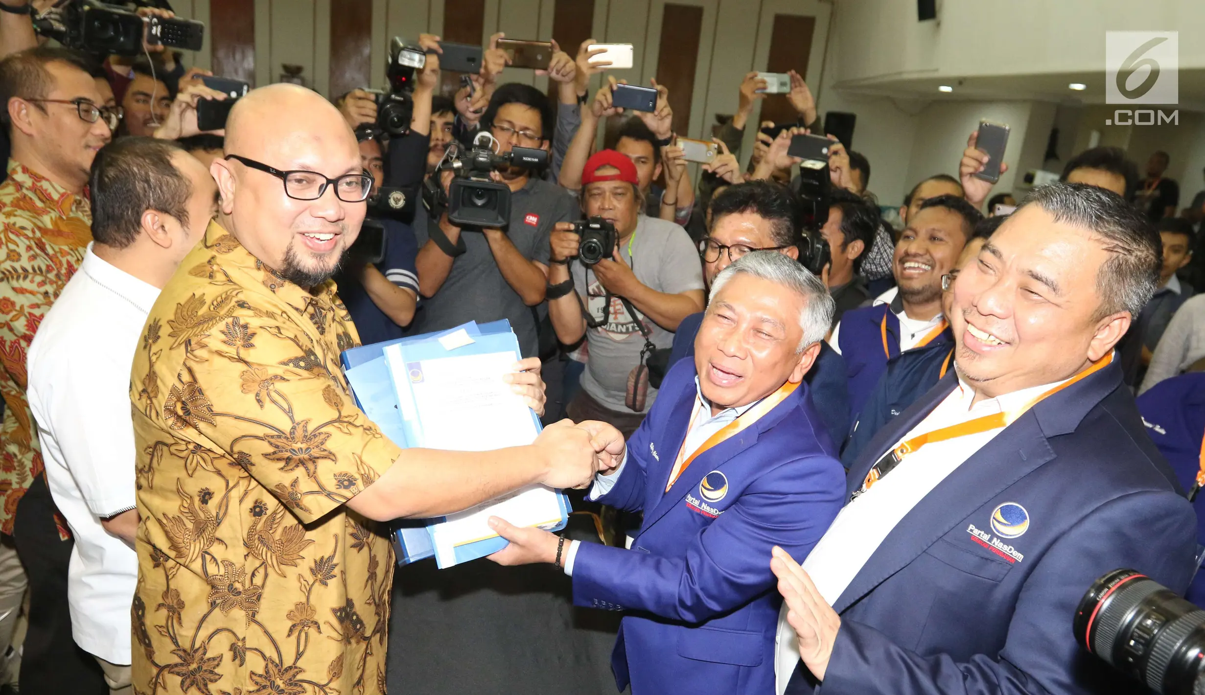FOTO: Nasdem, Parpol Pertama yang Daftarkan Bakal Caleg ke KPU - Foto ...