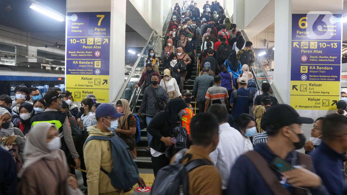 FOTO: Suasana Stasiun Transit Manggàrai di Hari Ketiga Perubahan Rute ...