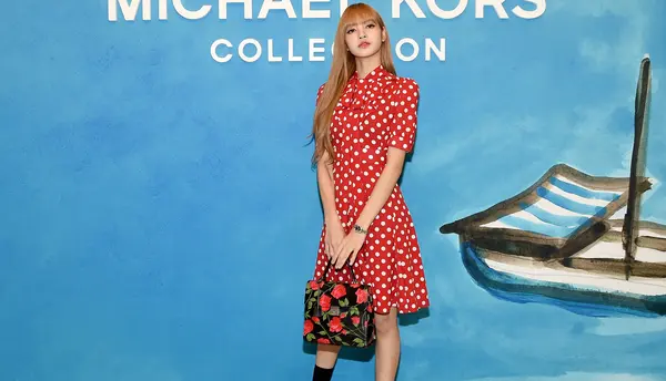 Choker Chanel Jimin BTS di Golden Disc Awards 2021 Sukses Curi ...