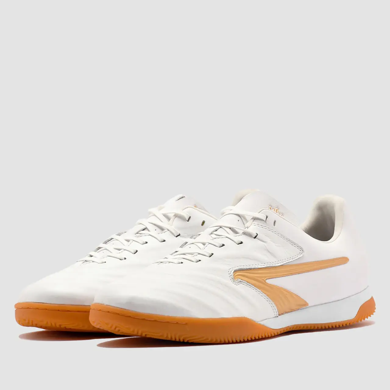 5 Rekomendasi Sepatu Futsal Lokal, Kualitas Terbaik dengan Harga ...