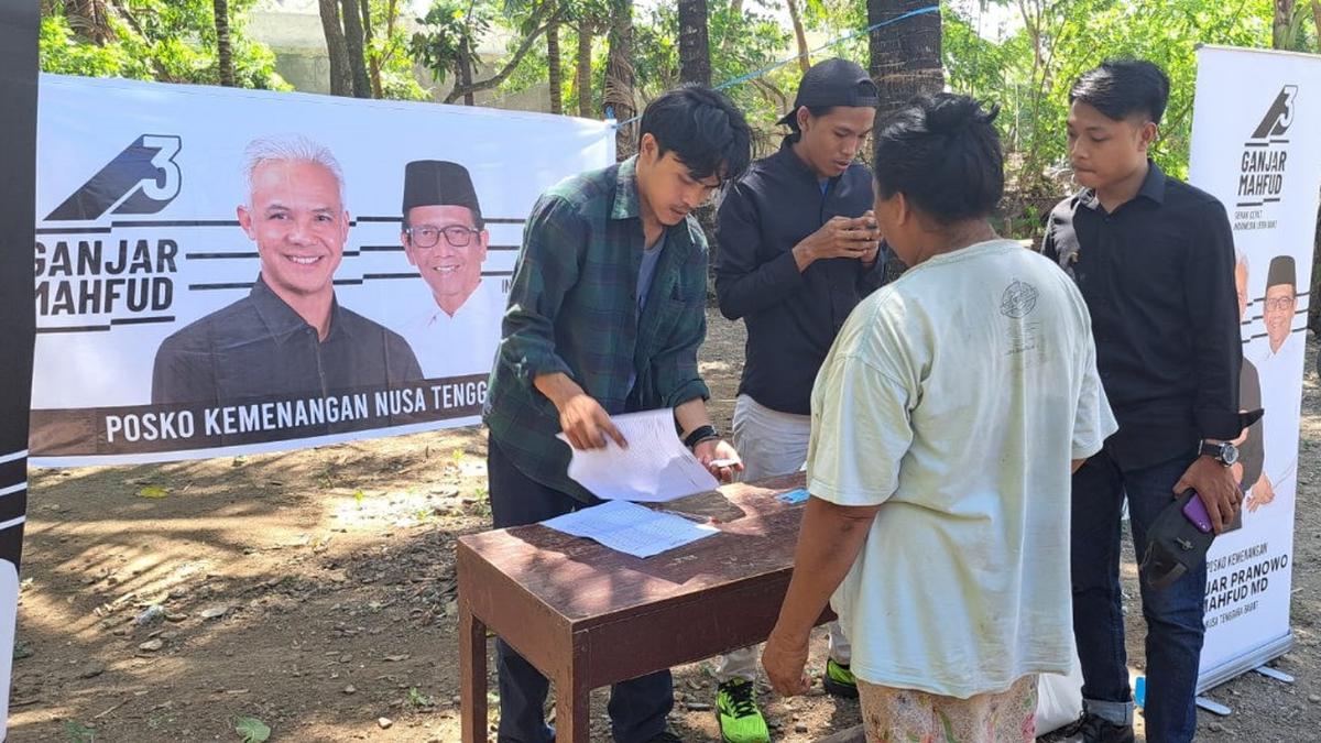 Relawan Ganjar-Mahfud Gelar Sosialisasi dan Bazar Beras Murah di Lombok ...