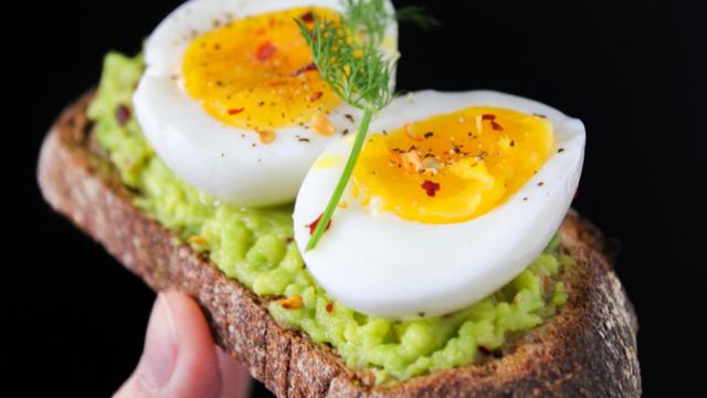 Cara Membuat Telur Setengah Matang yang Sempurna, Ketahui Durasi Memasaknya