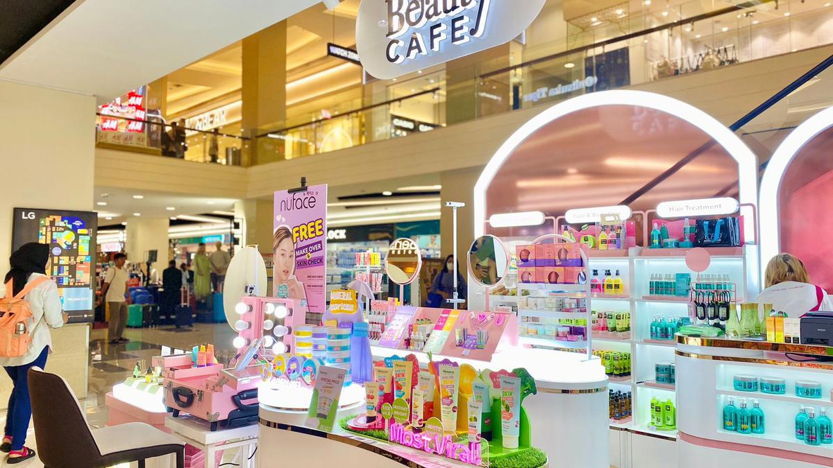 Hadirkan Pengalaman Belanja yang Berbeda, PT Victoria Care Indonesia ...
