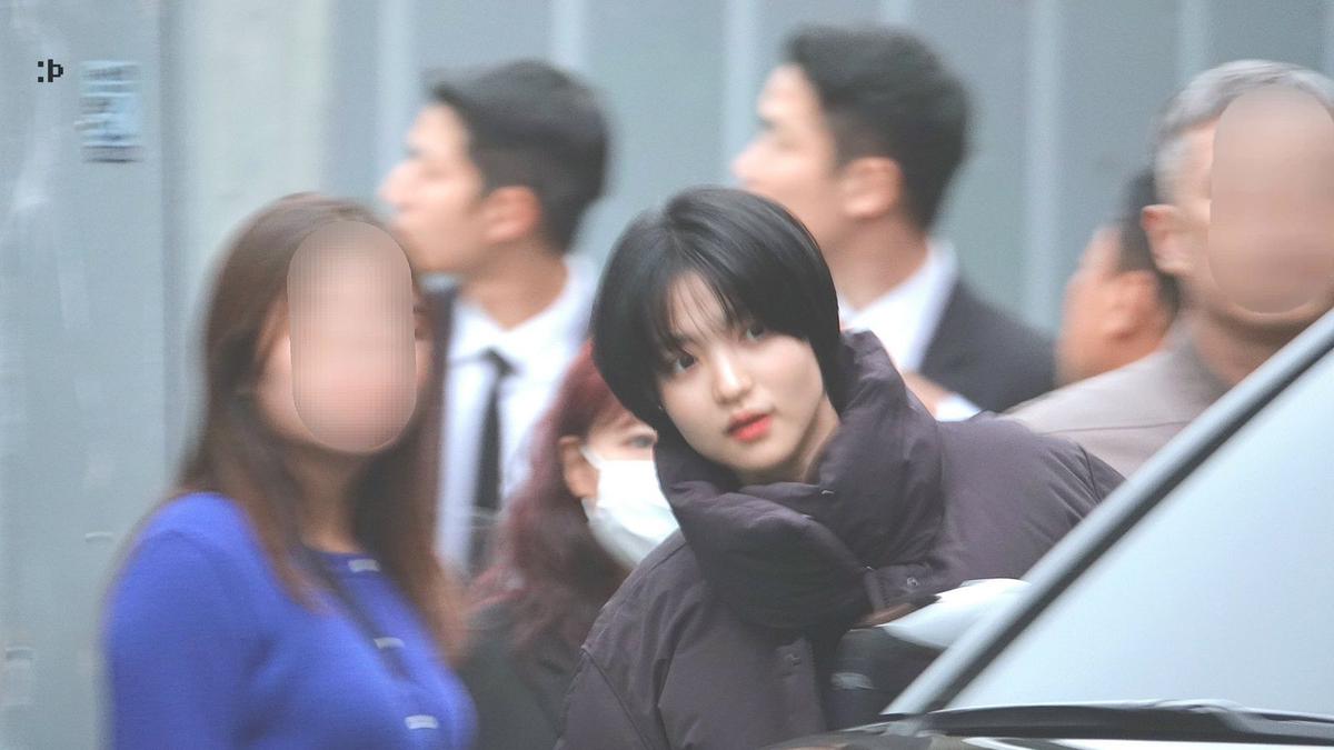 Kim Tae Ri Bikin Syok Penggemar karena Potong Rambut Pendek Gaya Pixie ...