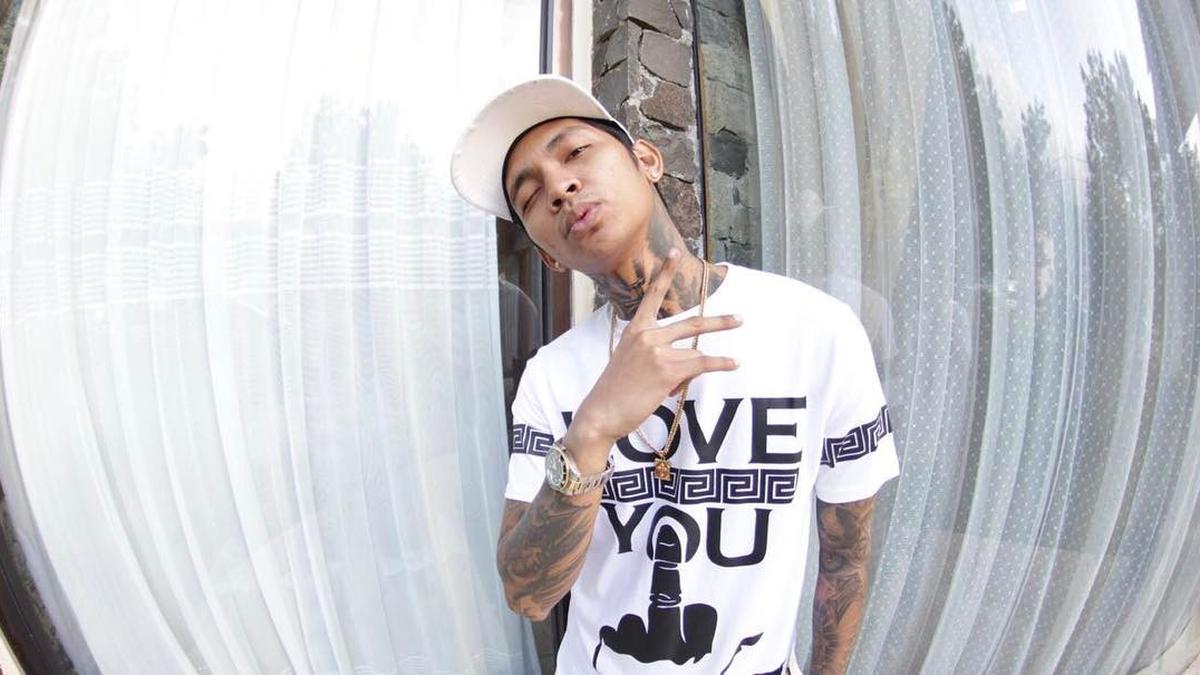 Young Lex Coba Hilangkan Tato Ahok di Tangannya? - ShowBiz Liputan6.com