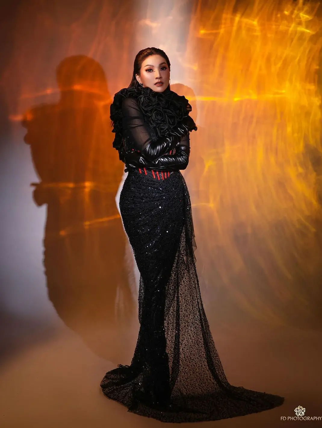 8 Gaya Glamor Sarwendah di Photoshoot Terbaru, Tampil Bak Diva dengan ...