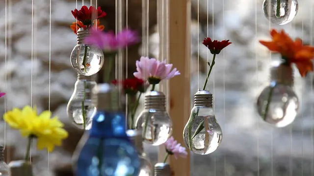 Cara Membuat Pot Bunga dari Botol Bekas yang Digantung, Unik - Hot ...