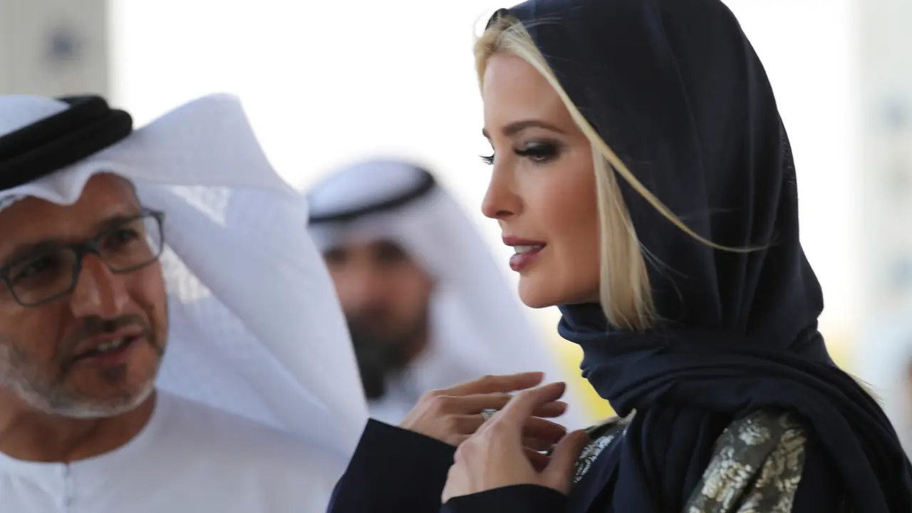Ivanka Trump Kenakan Kerudung di Masjid Agung Sheikh Zayed di Abu Dhabi ...