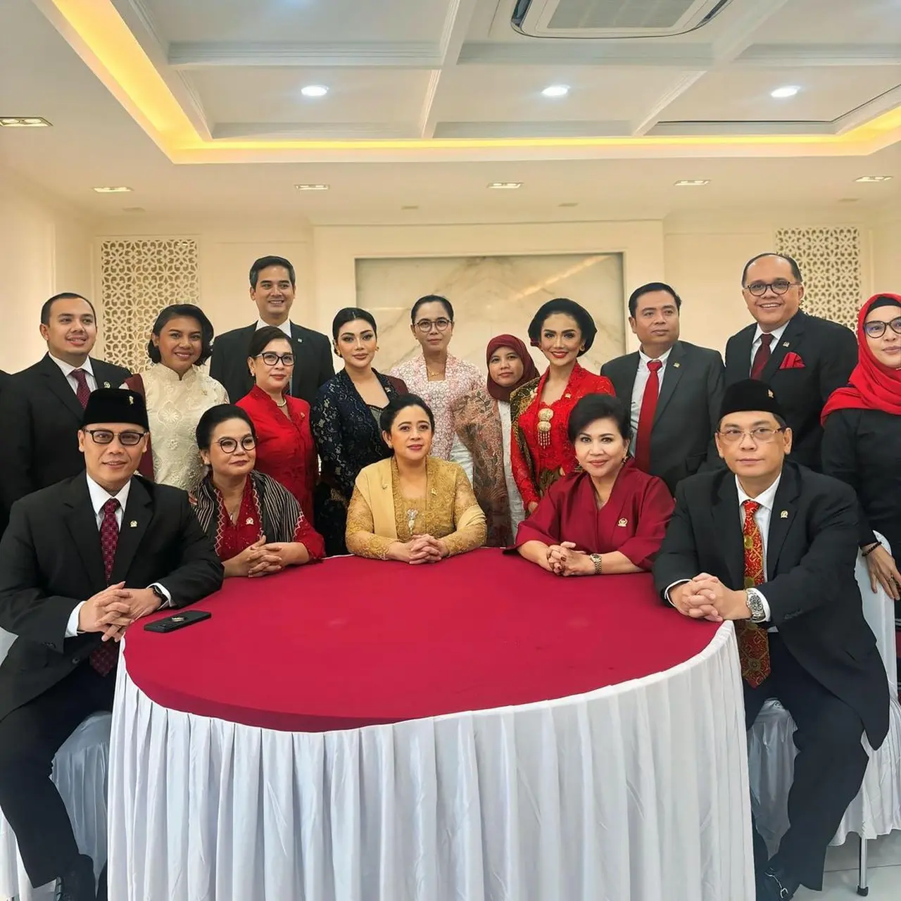 6 Potret Krisdayanti Berkebaya Merah di Sidang Tahunan MPR 2024 ...