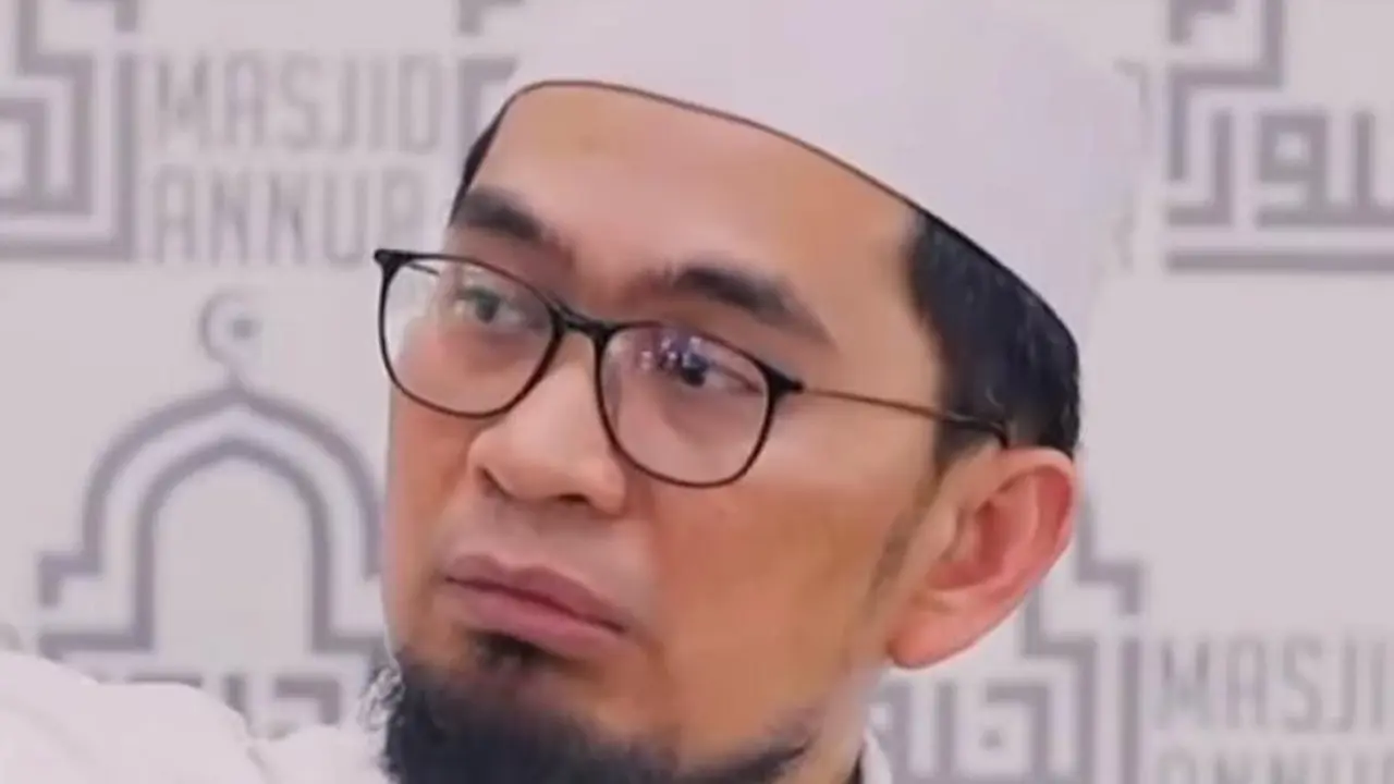 Ustadz Adi Hidayat Ungkap Jalan Keluar dari Kemiskinan dan Maksiat