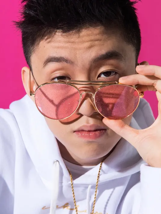 FOTO: Pesona Rich Brian, Rapper Muda Indonesia yang Kini Mendunia ...