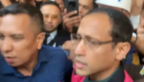 Demonstran Jebol Pagar Gedung DPR RI - News Liputan6.com