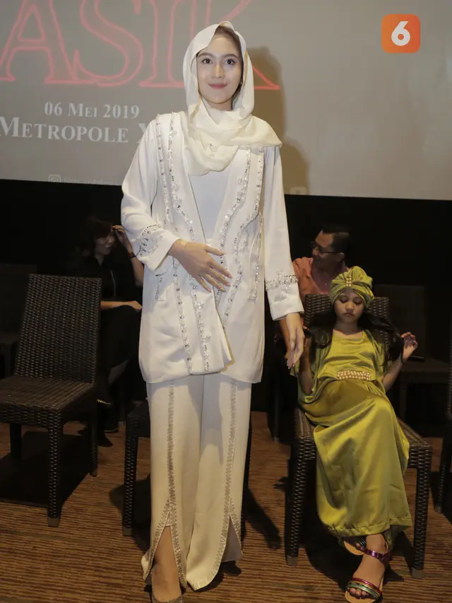 Denira Wiraguna Batasi Job Demi Ibadah Maksimal - Islami Liputan6.com