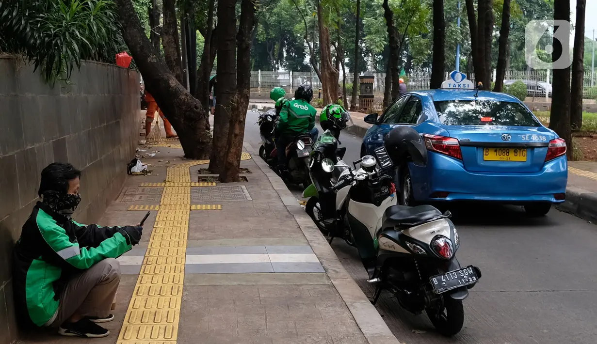 FOTO: Ojol Dilarang Angkut Penumpang Selama PSBB di Jakarta - Foto Liputan6.com