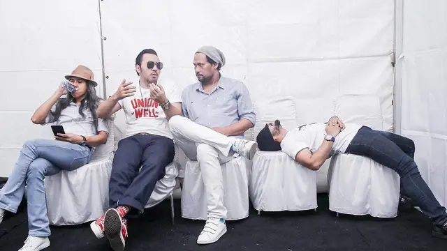 Emil dan Pepeng Dikabarkan Hengkang, Ini 6 Momen Kompak Band Naif 25 ...