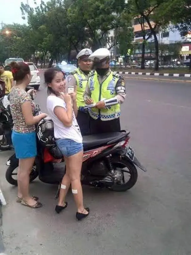 Kumpulan Potret Pemotor Tetap Ingin Eksis Meskipun Ditilang Polisi - Otomotif Liputan6.com