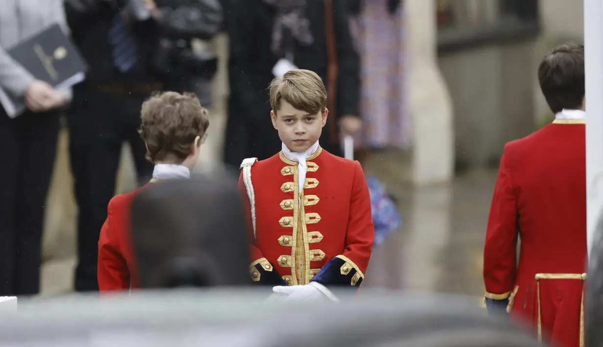 Tampannya Pangeran George Jadi Pendamping Raja Charles III di Upacara ...