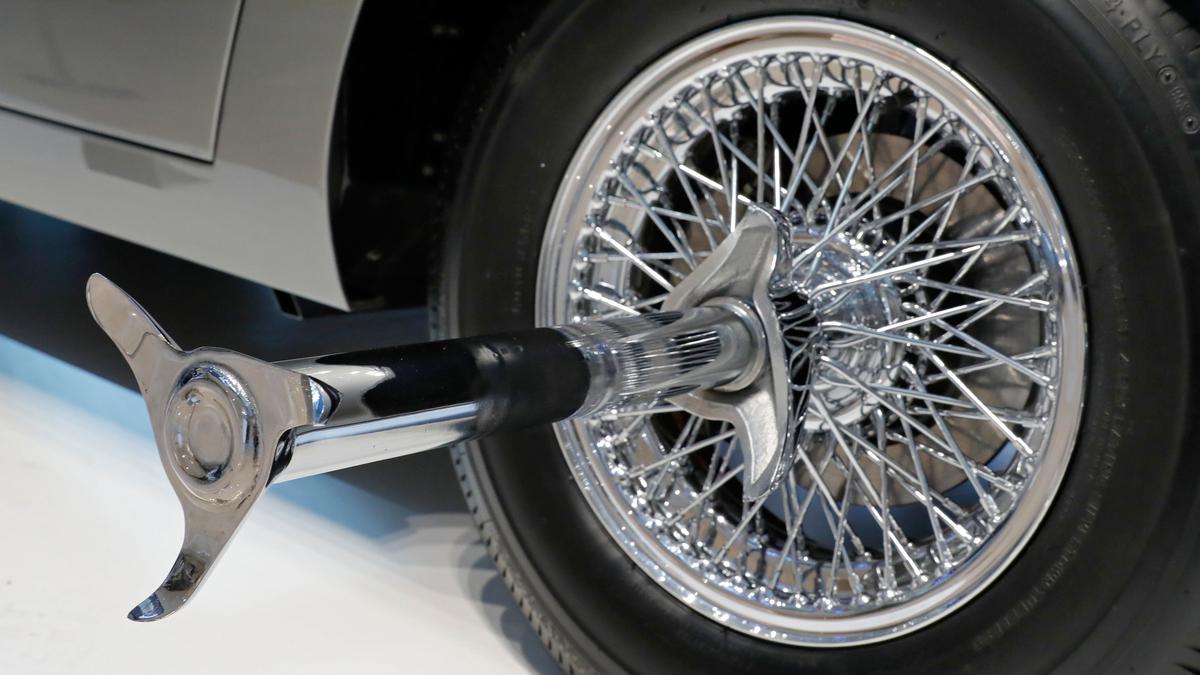 Jangan Asal, Begini Cara Mengencangkan Mur Roda yang Benar - Otomotif ...