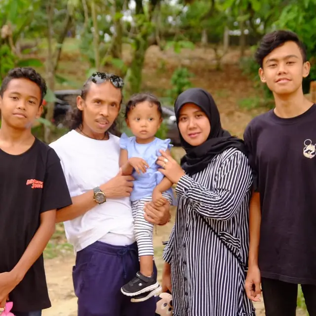 Garang di Film, Ini 8 Potret Yayan Ruhian yang Ternyata Sosok Family Man - Entertainment Fimela.com